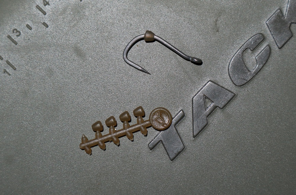 hook-bead-needed-on-carp-hook-for-multi-rig.jpg - Dynamite Baits Germany