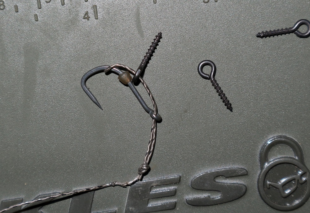 tying-a-multi-rig.jpg - Dynamite Baits Germany
