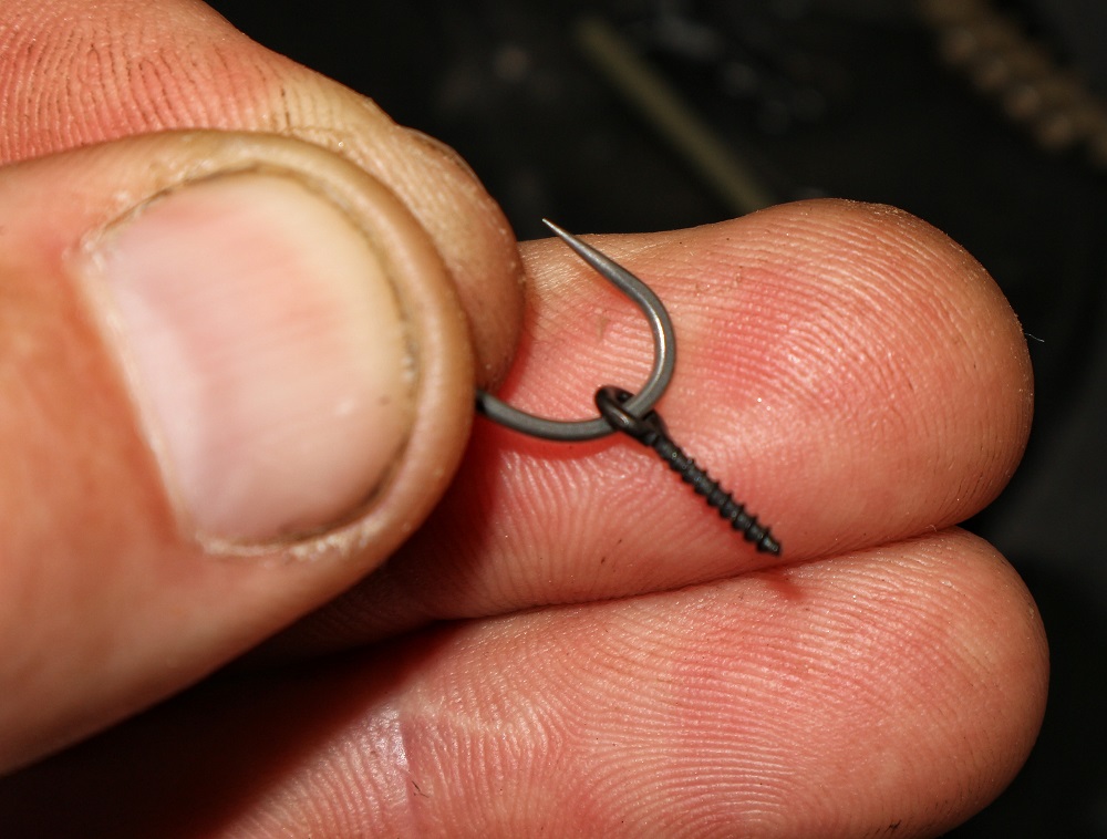 Rig School - How to tie the Ronnie Rig - Dynamite Baits Spain