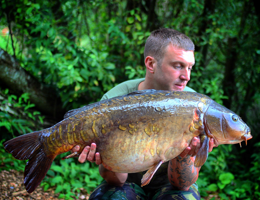 Mike Bridges with a stunning mirror - Dynamite Baits Italy