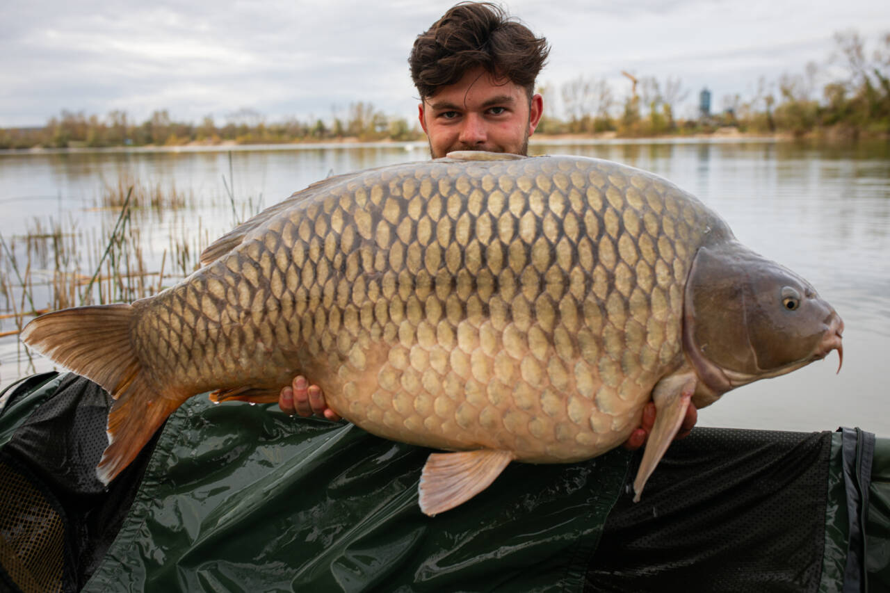Steve Coe: Lake Zajarki – 60 Carp to 60lb-Plus! - Dynamite Baits Netherlands